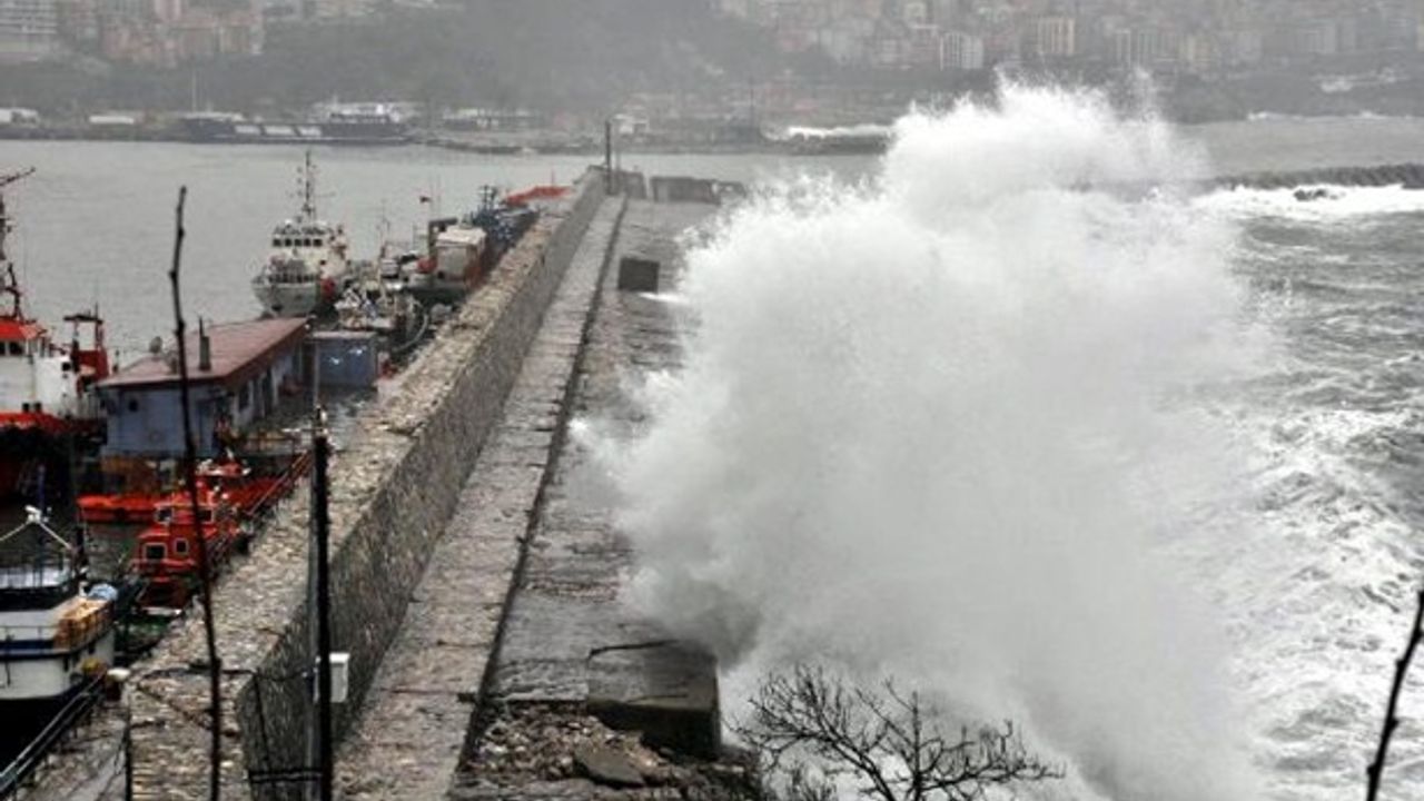 Karadeniz’de dalga boyu 6 metreyi aştı... - Zonguldak Pusula Son Dakika Haberleri