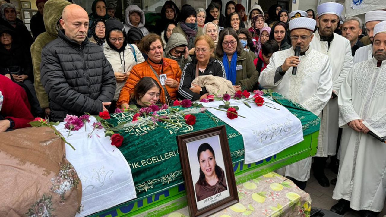 Belediye Başkanının kanserden ölen öğretmen eşi toprağa verildi ...