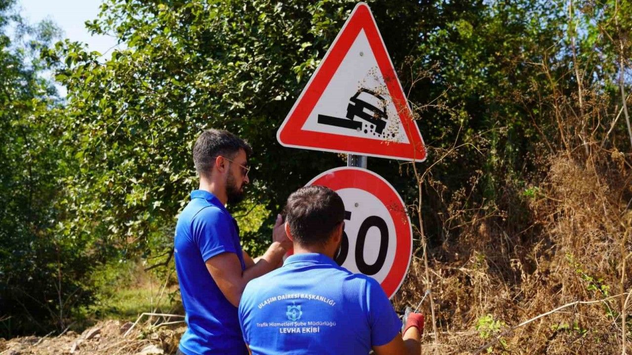 Kırsal ulaşımda levhalar yenileniyor - Zonguldak Pusula Son Dakika Haberleri