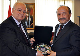 Yavuz Erkmen’den İsmail Eşref’e ziyaret - Zonguldak Pusula Son Dakika ...