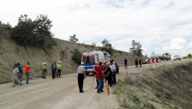 Mevlide giderken direksiyon hakimiyetini kaybetti: 5 yaralı - Zonguldak ... Mevlide giderken direksiyon hakimiyetini kaybetti: 5 yaralı - Zonguldak ...