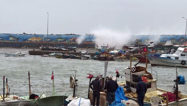 Karadeniz'de dalga boyu 5 metreyi buldu - Zonguldak Pusula Son Dakika Haberleri