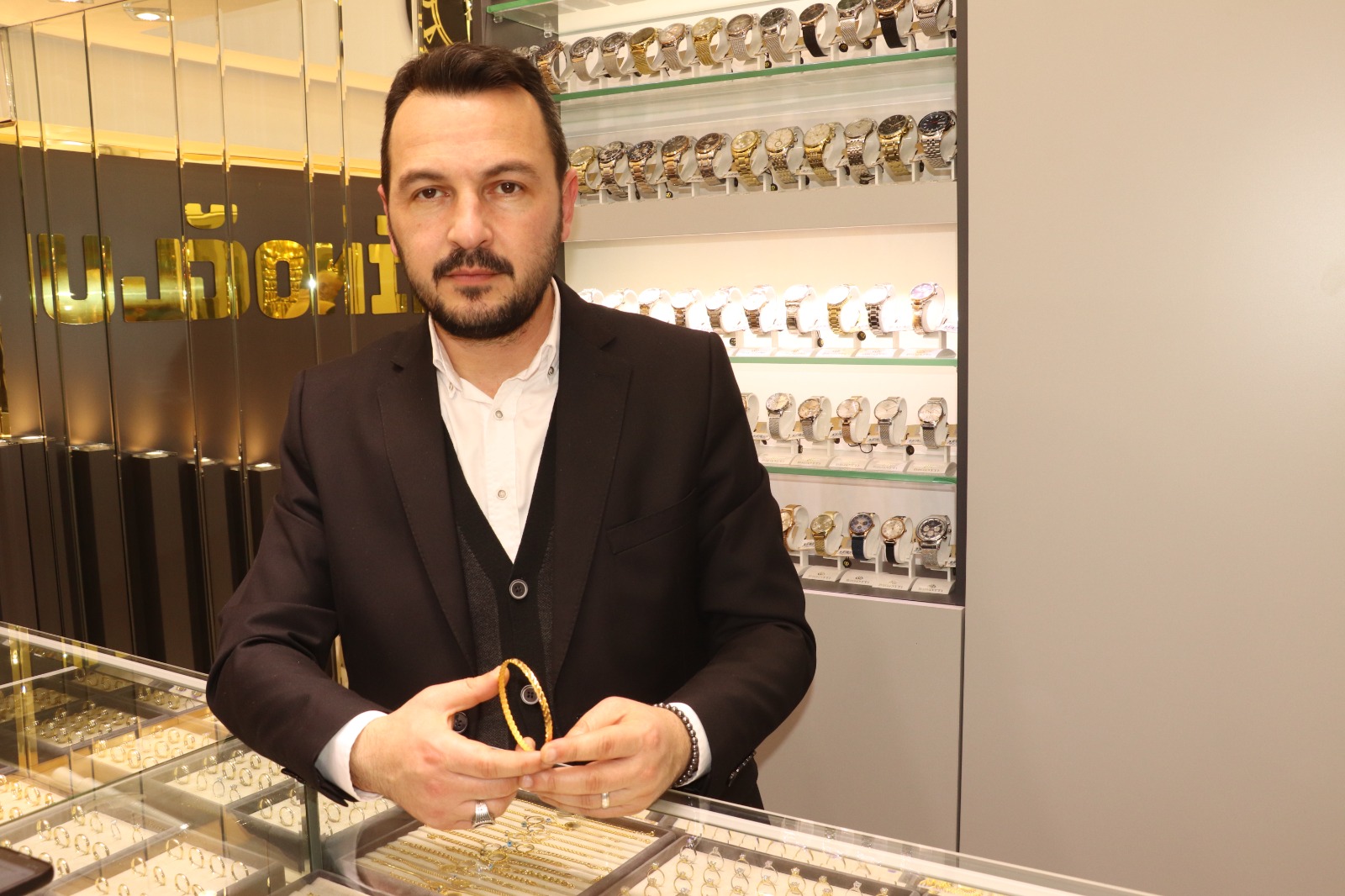 Kuyumcu, hırsızı vatandaşların yardımıyla yakaladı - Zonguldak Pusula ...