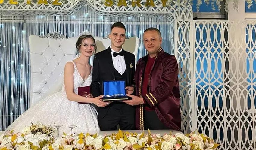 Zonguldakspor Tribün lideri Oktay-Binnur çifti dünya evine girdi ...