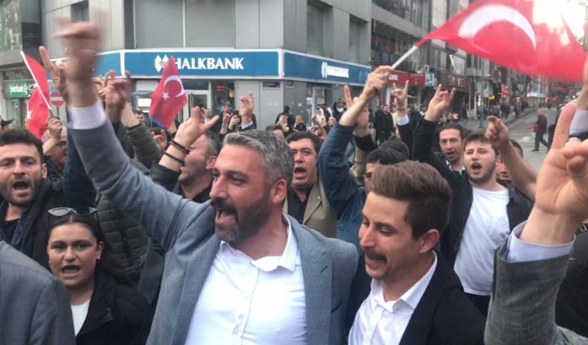 Ülkü Ocakları Madenci Anıtı’na indi - Zonguldak Pusula Son Dakika Haberleri Ülkü Ocakları Madenci Anıtı’na indi - Zonguldak Pusula Son Dakika Haberleri