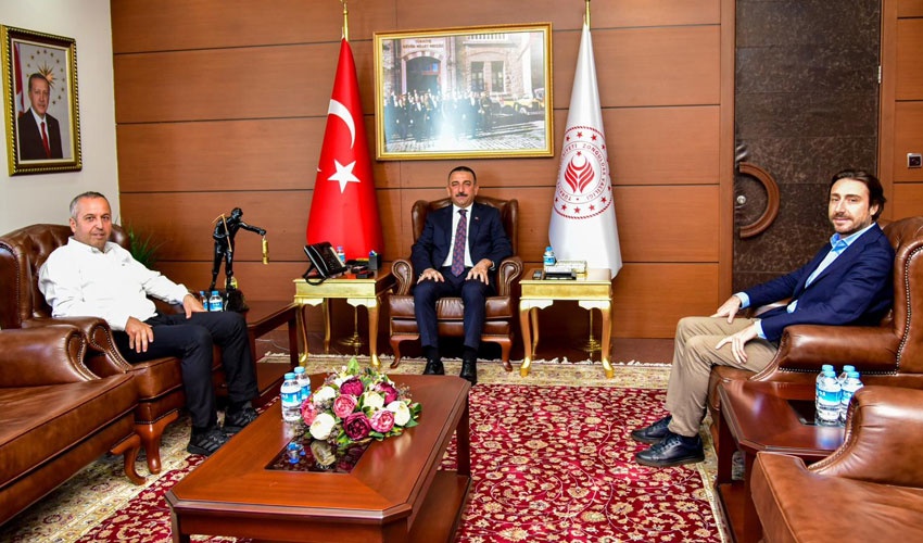 Emir Eren, Vali Osman Hacıbektaşoğlu’nu ziyaret etti - Zonguldak Pusula ...